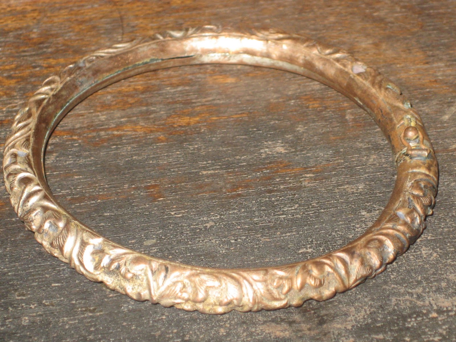 DEAN'S ANTIQUE STATION: gelang tembaga lama