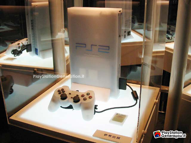 PlayStation 2 Transparent White - Concept | Tokyo Game Show 2002 ...