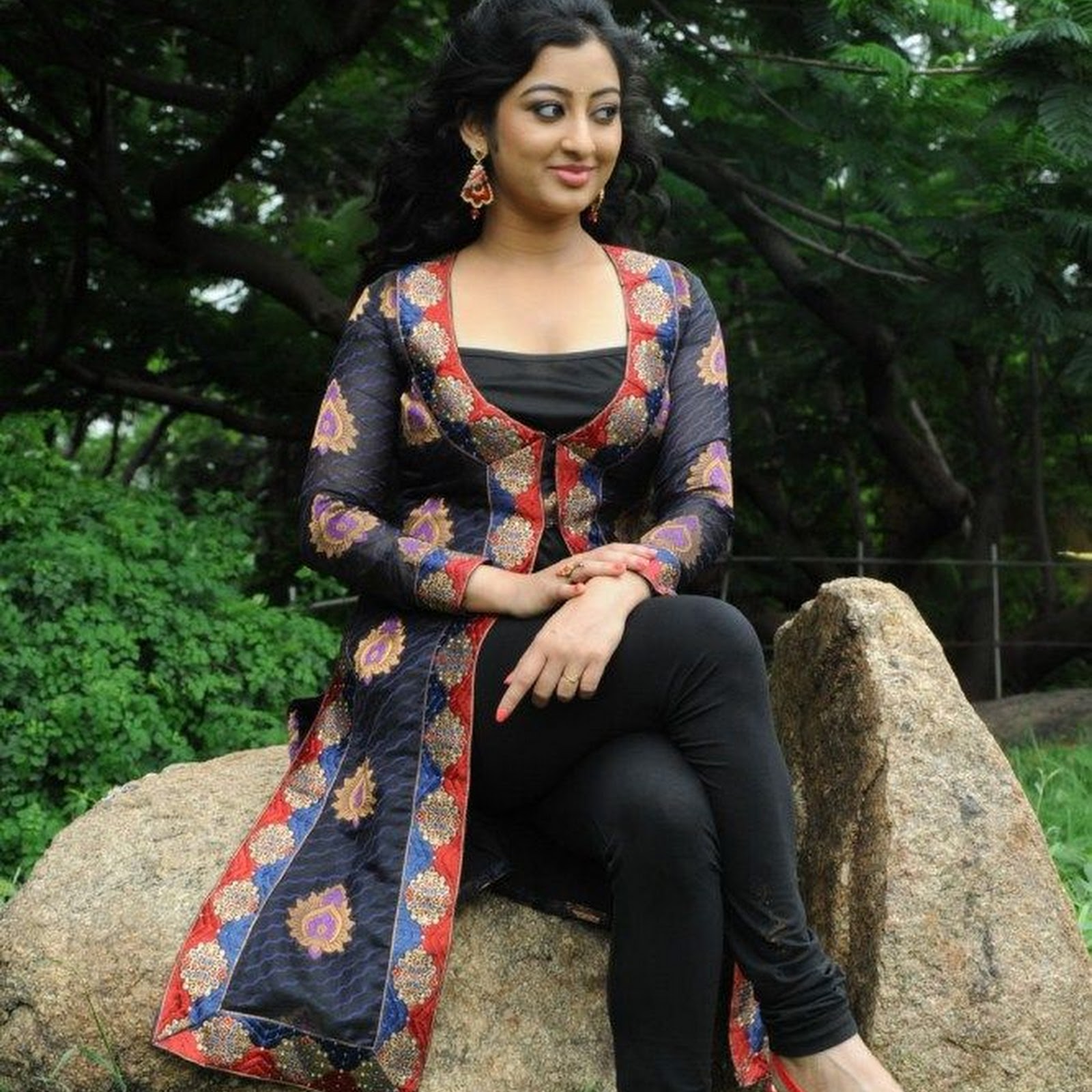 Actress Tanishka in Beautiful Outdoor Photoshoot - Sareejem Actress Images