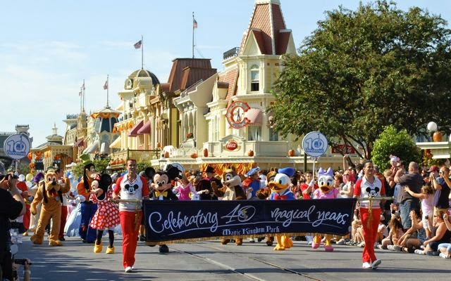 Disney Musings: Wordless Wednesday: Disney Characters on Parade, Walt ...