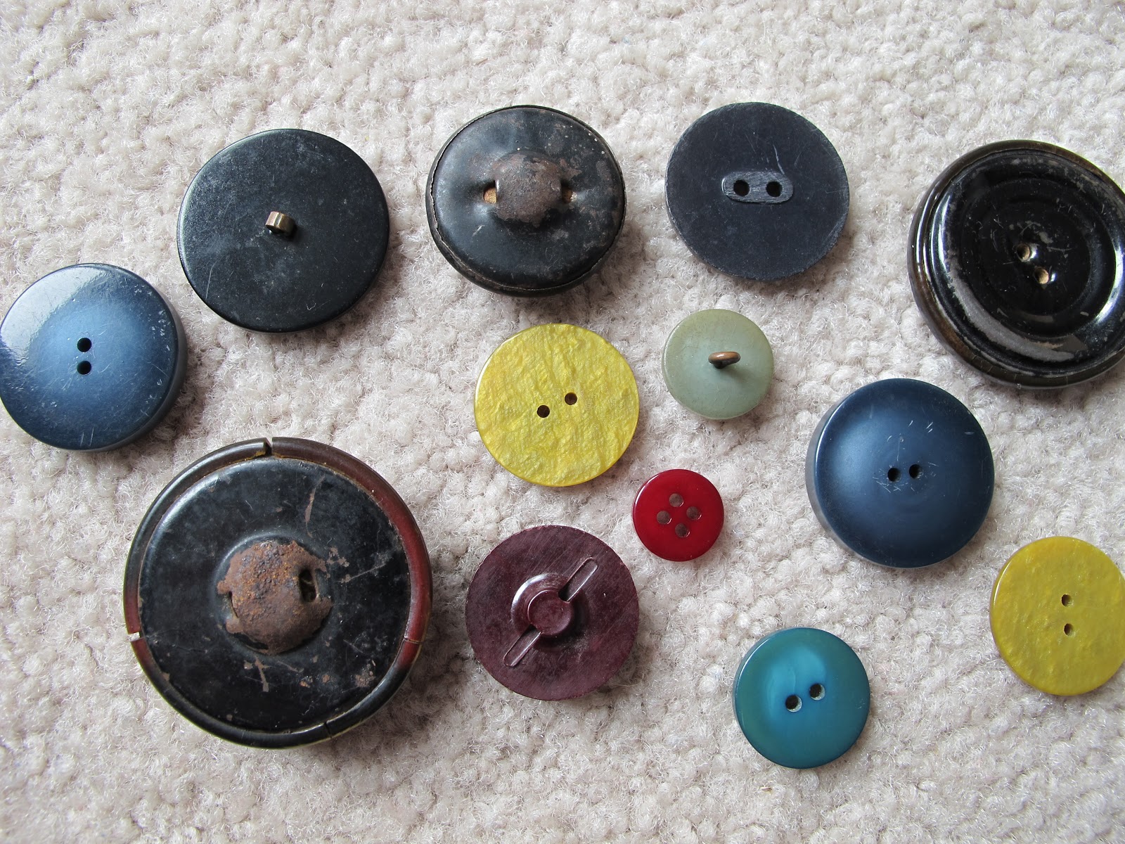 Buttons-n-Books: Antique/Vintage Buttons (all photos and text © Maureen ...