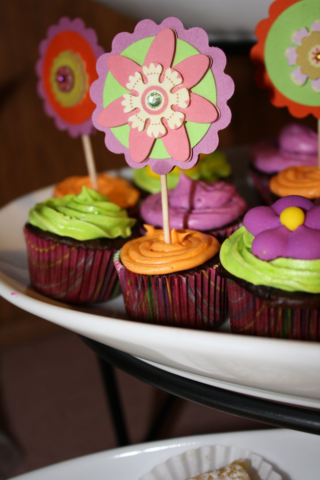 Savory & Sweet: A Dessert Boutique: Cupcake Toppers!