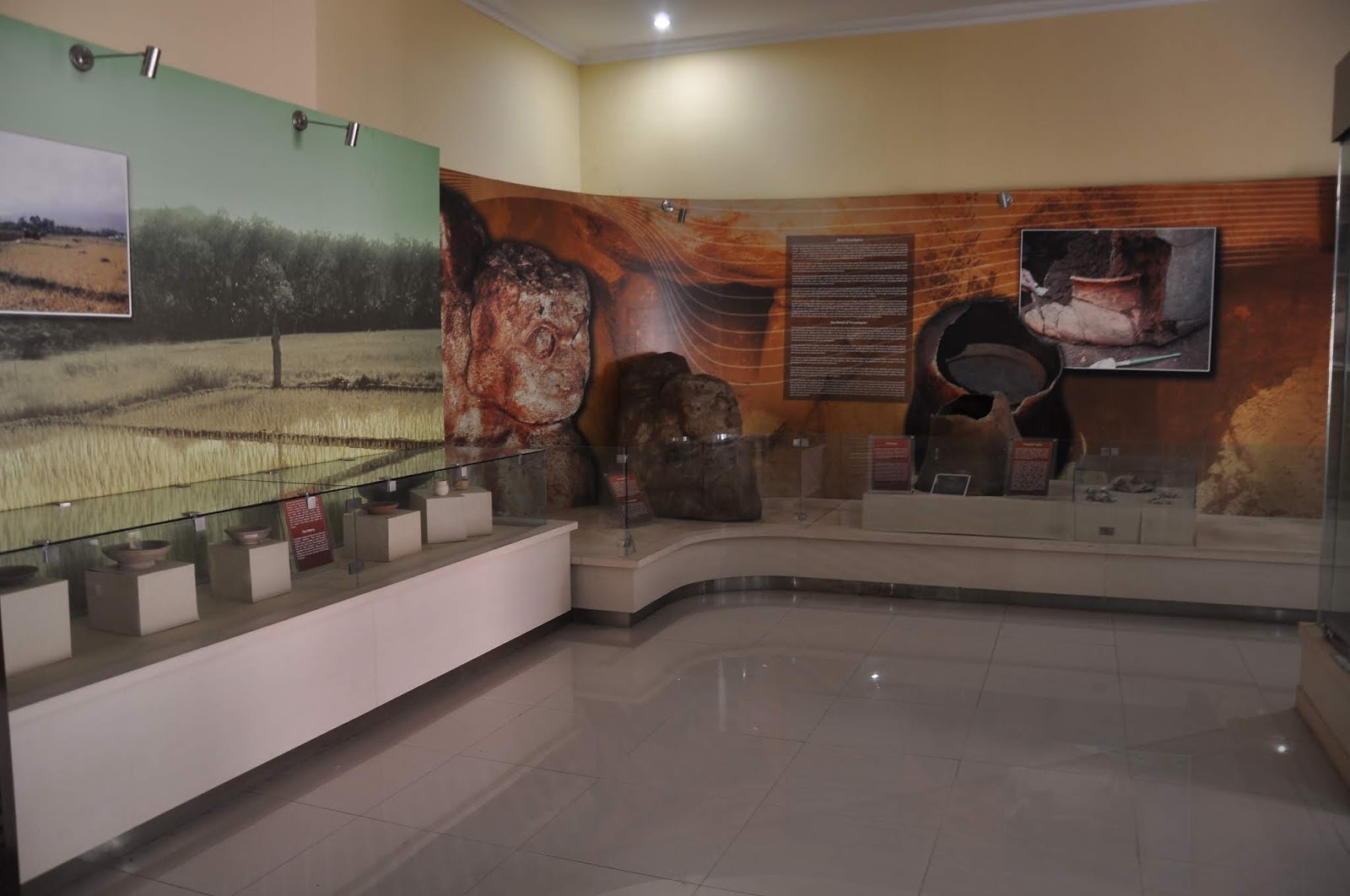 Melihat koleksi museum balaputradewa - Info, wisata, kuliner, hotel ...