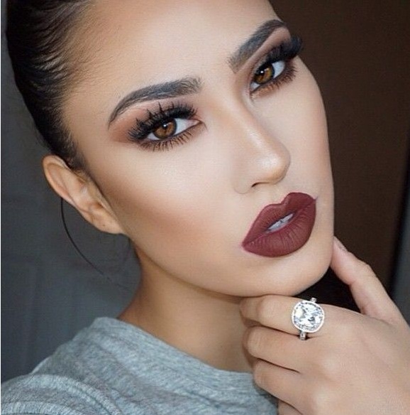 Flávia Késia: Maquiagem em tons terrosos