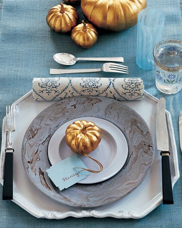 Velvet Moss: Thanksgiving Table Setting Inspiration