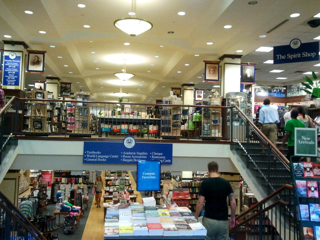 No Mundo Editorial: [Yale] The Yale Bookstore