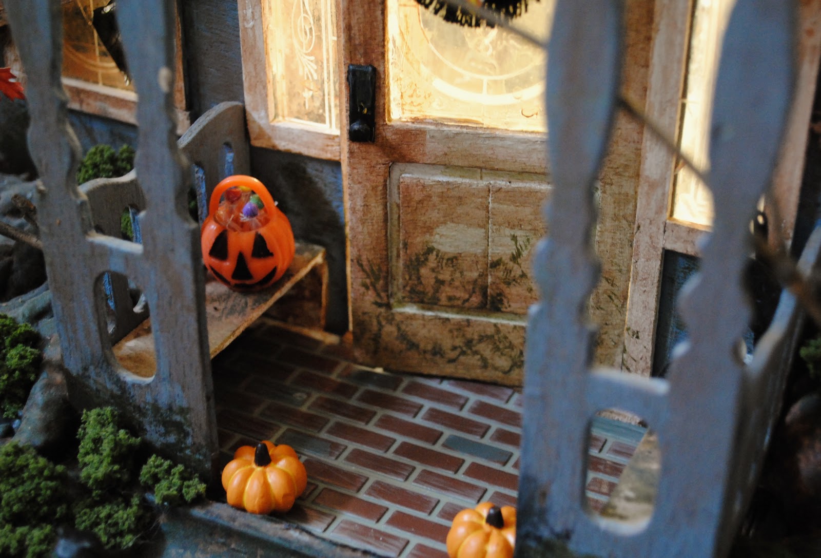 Little Things By Anna: Miniature "Happy" Halloween House...