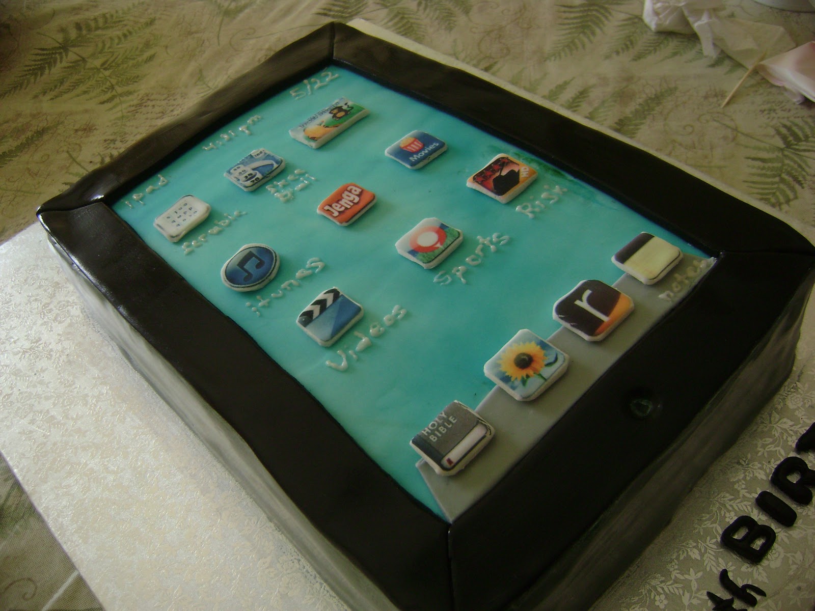 MaryMel Cakes: iPad birthday cake