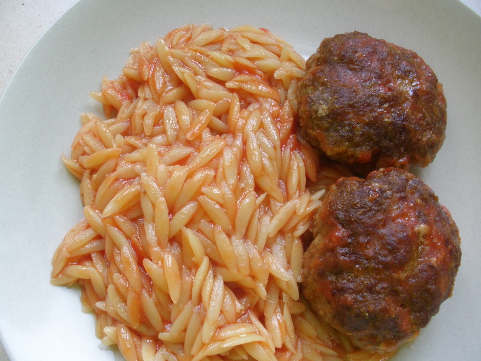 Come to cook: Μπιφτεκια με κριθαρακι στο φουρνο