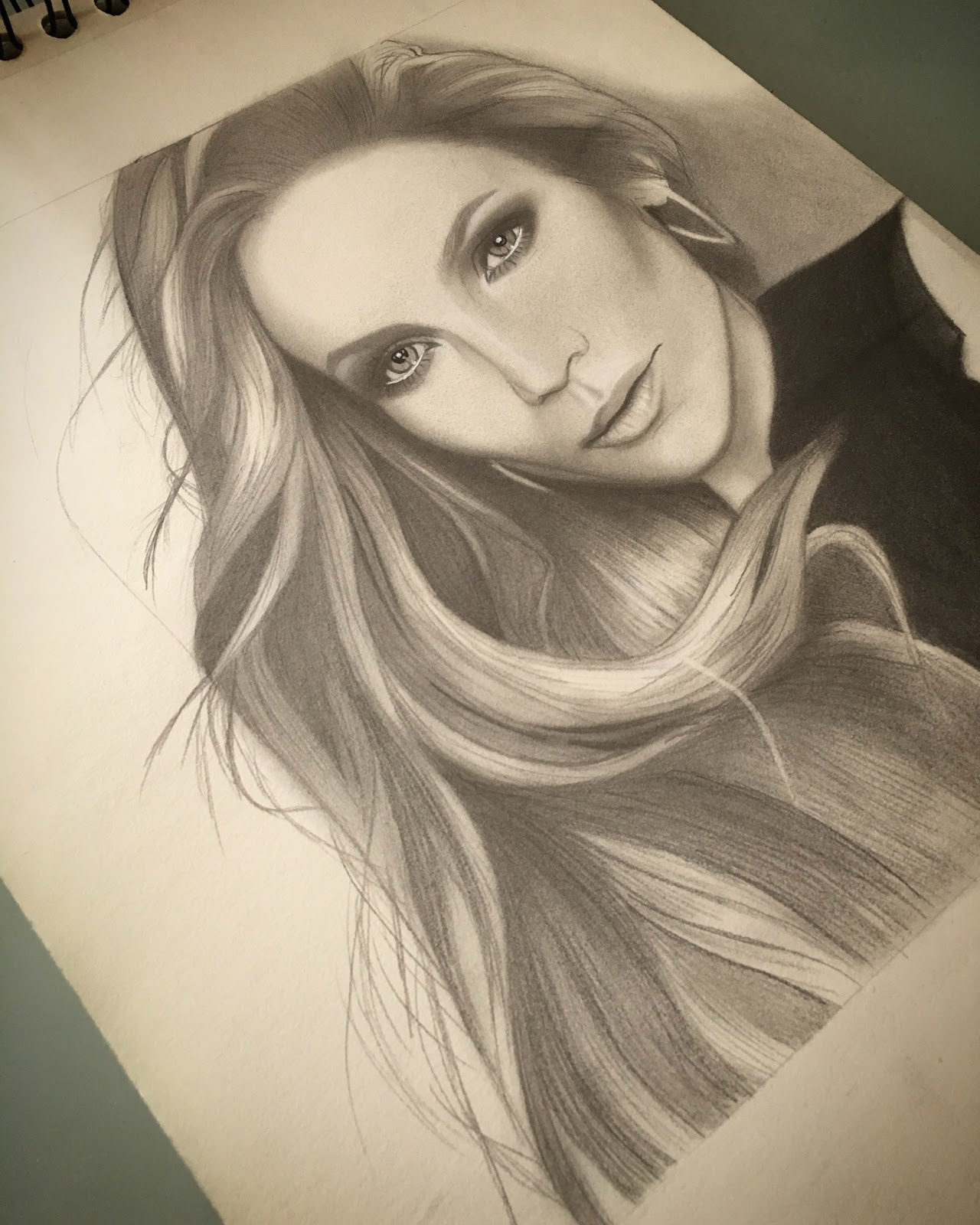 Sin dirección conocida: Dibujo a lápiz de Jennifer López