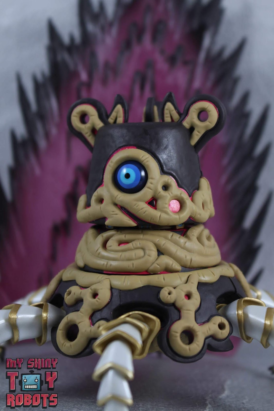 My Shiny Toy Robots: Toybox REVIEW: Nendoroid Guardian