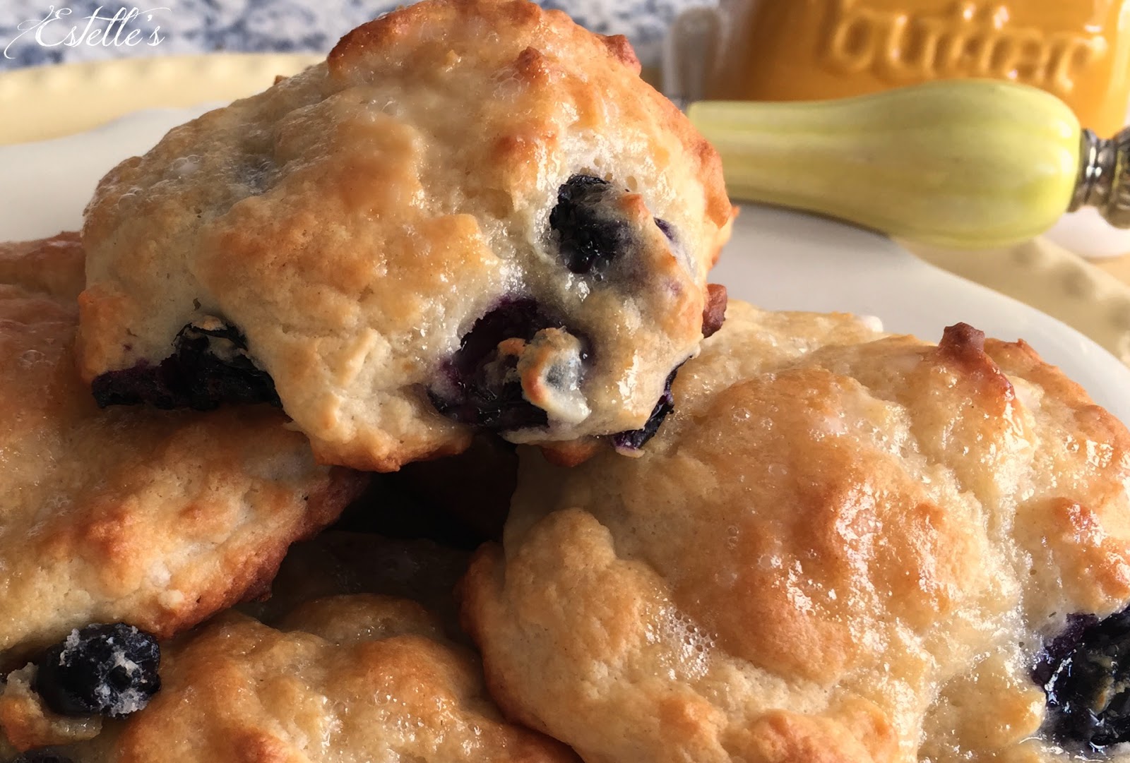 Estelle's: BLUEBERRY BISCUITS....SAVE A BITE FOR BOBO!