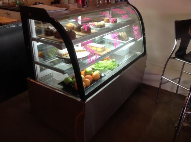 Jual dan pembuatan water chiller: sewa showcase cake