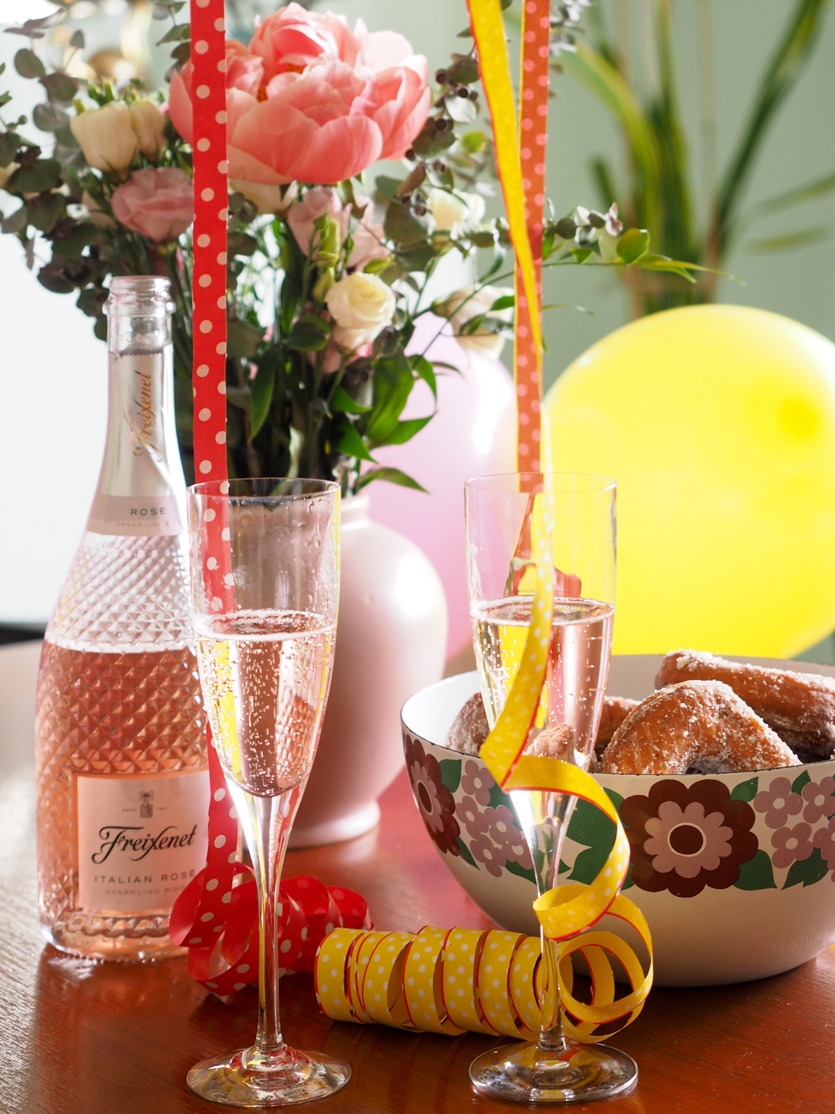 HAUSKAA VAPPUA! — Keltainen kahvipannu