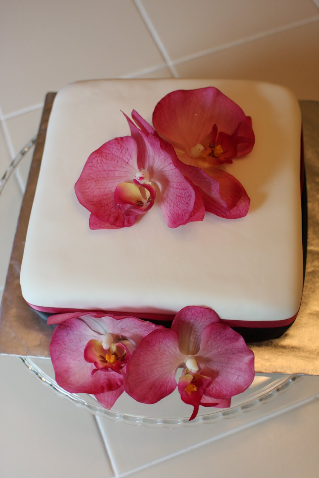 The Buttercream Bakery: Orchid Wedding Cake