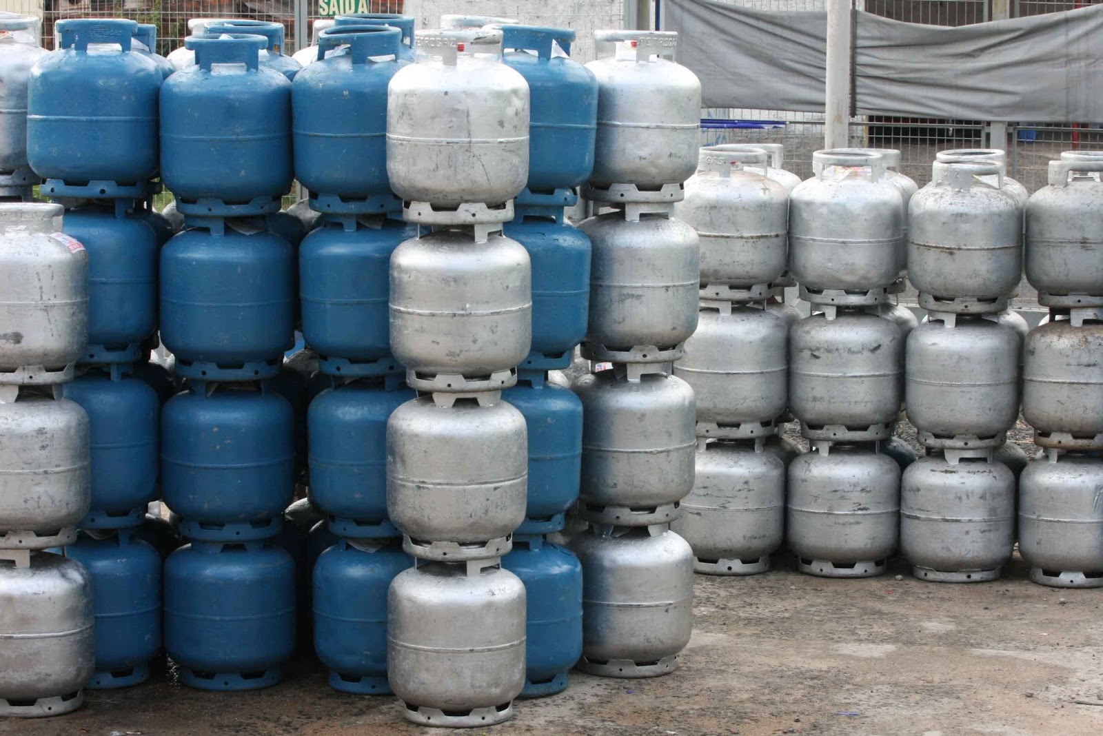 Botijão de gás fica mais caro a partir de hoje e preço passa dos R$ 70 ...