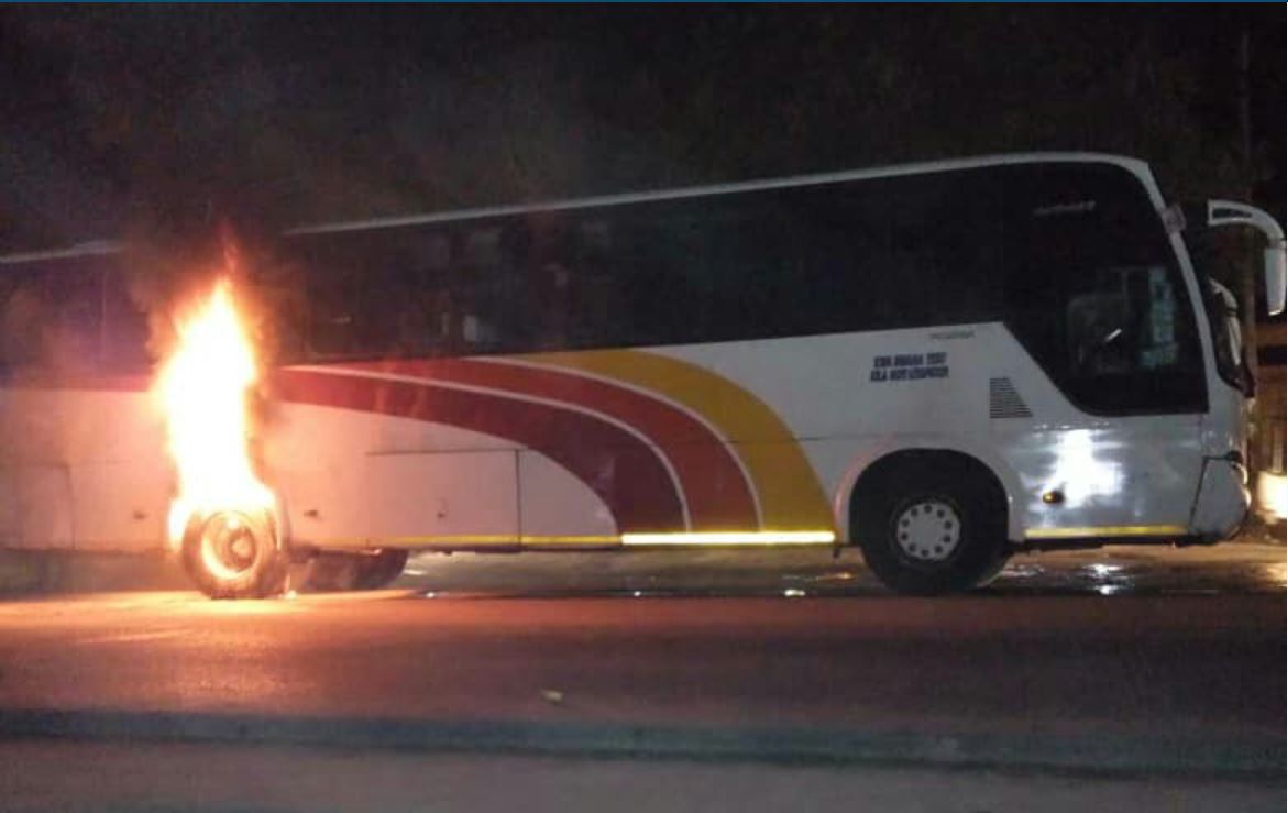 Ajali: Basi la Dar Express Lililokuwa Likitokea Arusha Lateketea kwa ...