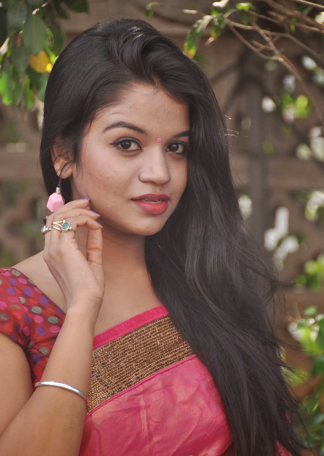 Na-adda: Bhavya sree Latest pics in saree