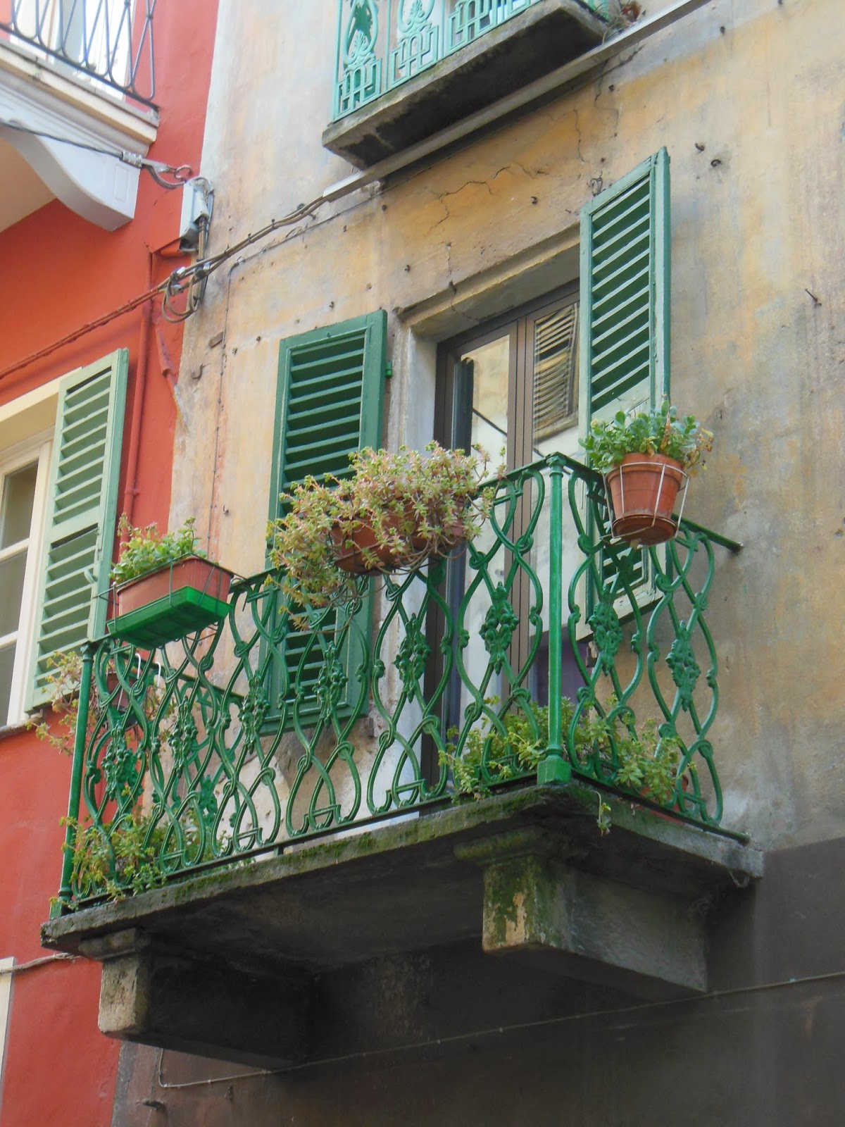 Cuneo e dintorni: Antichi balconi in ferro battuto nel Centro Storico ...