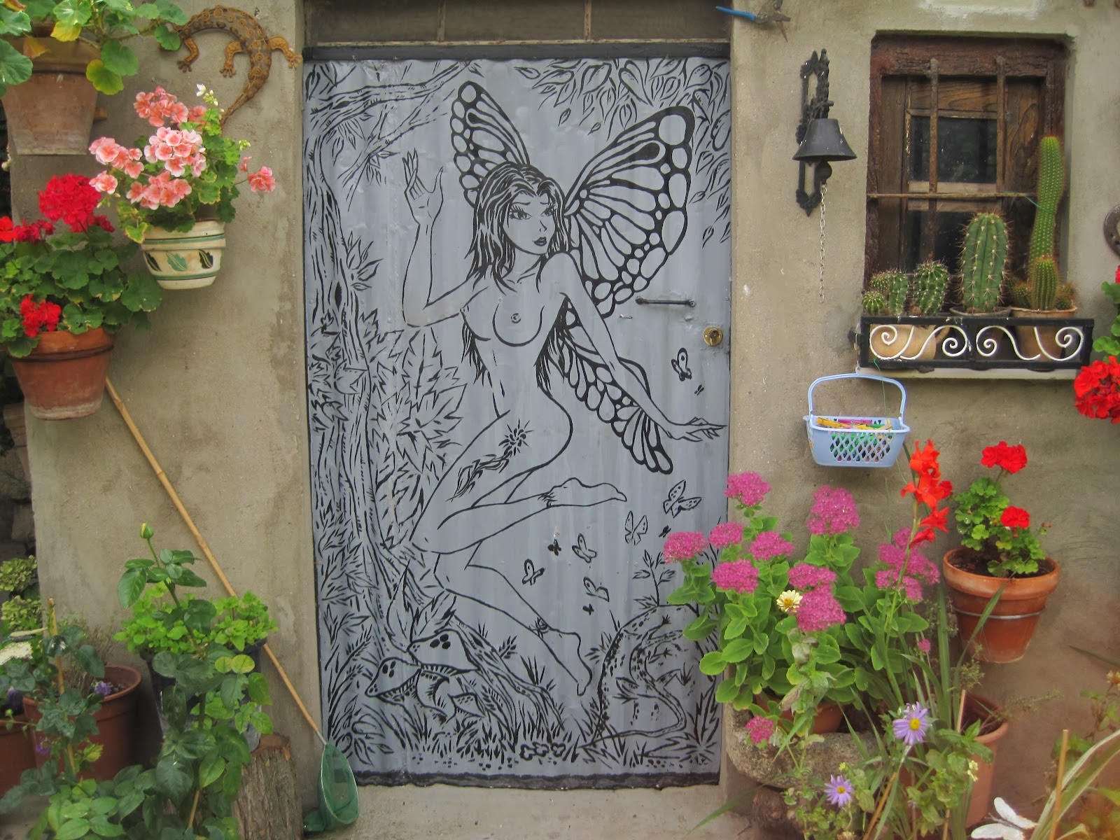 DECORACION DE CASAS PEQUEÑAS: PUERTAS CON MUCHA PERSONALIDAD