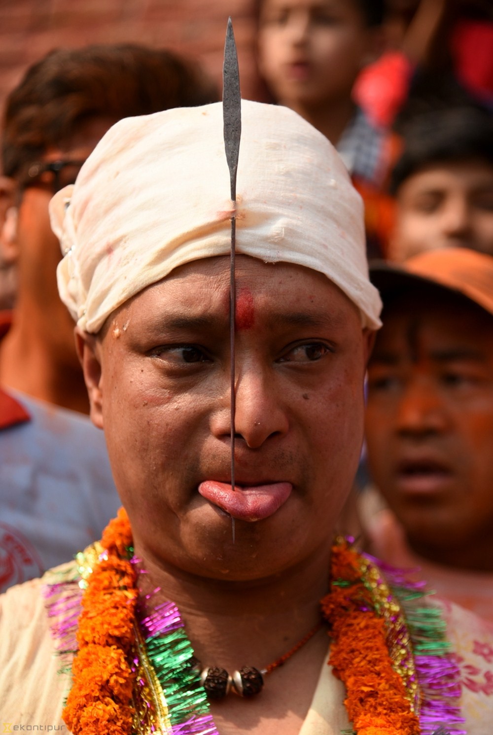 il tetto del mondo: Sindoor Jatra e Jibro Chhedne Jatra (piercing ...