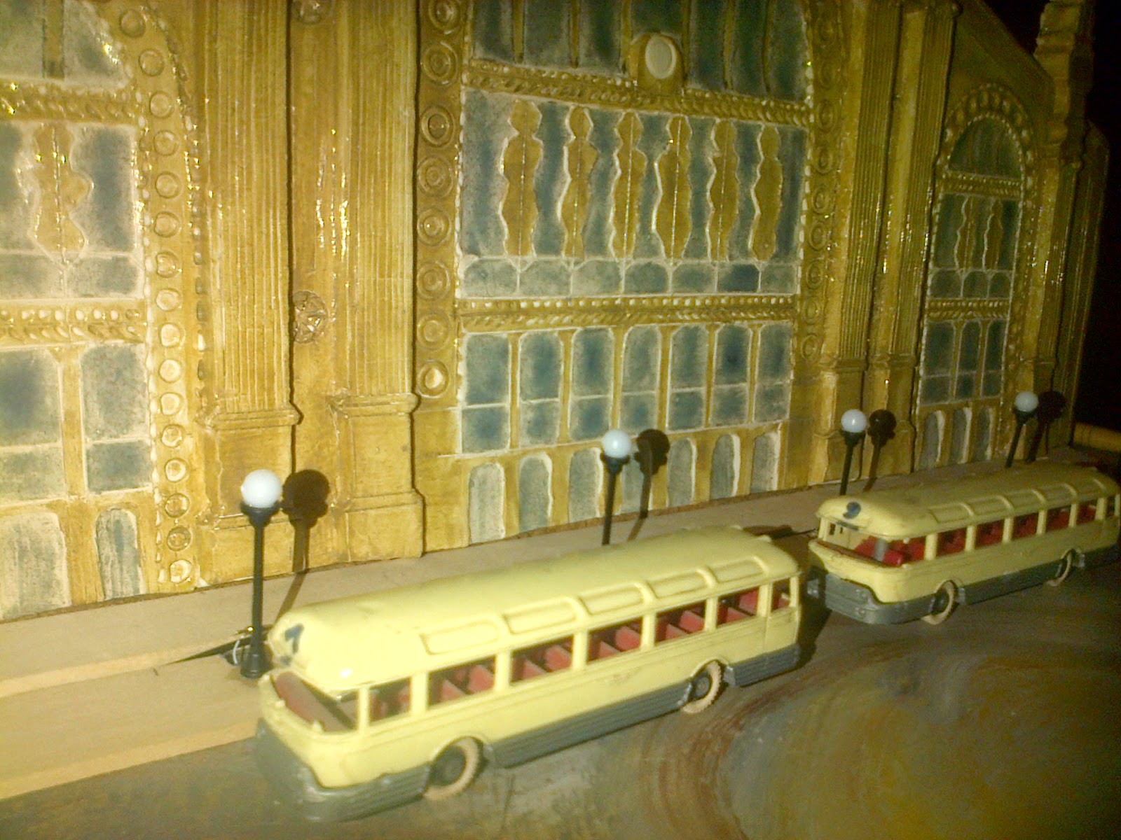 French Model Railway: HO scale Chausson buses