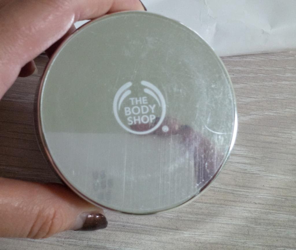 TheArcticStar's Tales: Review: The Body Shop loose powder