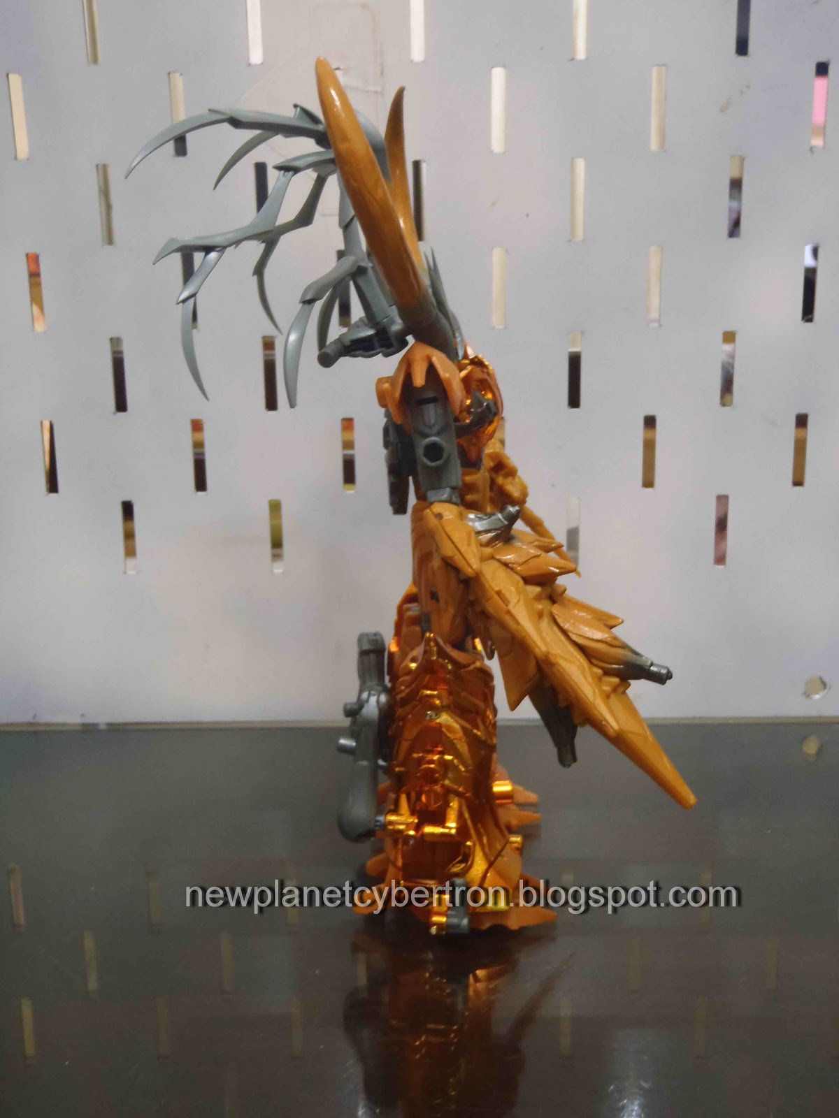 New Planet Cybertron: Transformers Review: Gaia Unicron (Voyager Arms ...