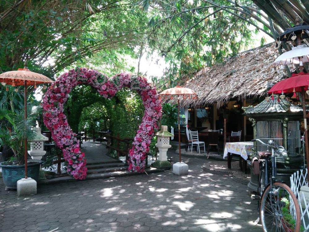 Ternyata Medan Punya Tempat Keren ,,, Segera kunjungin Cafe desa desa ...