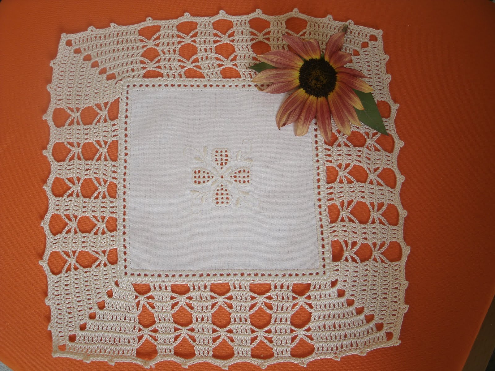 Miminhos de uma Mãe: Napron em croché e linho