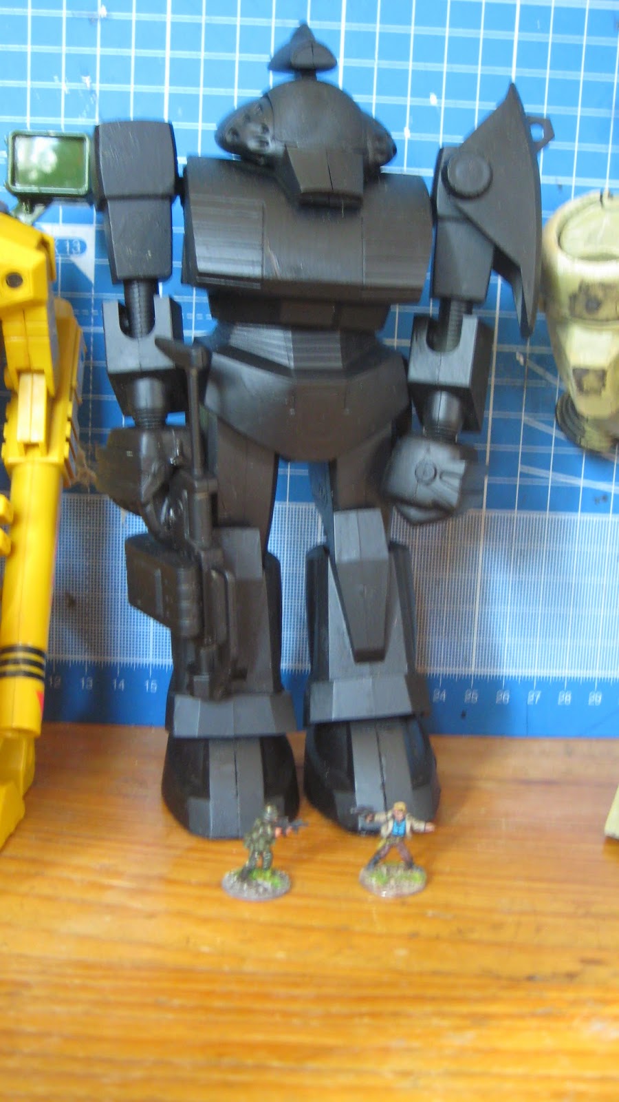 Stealthy chinwag: More big mechs