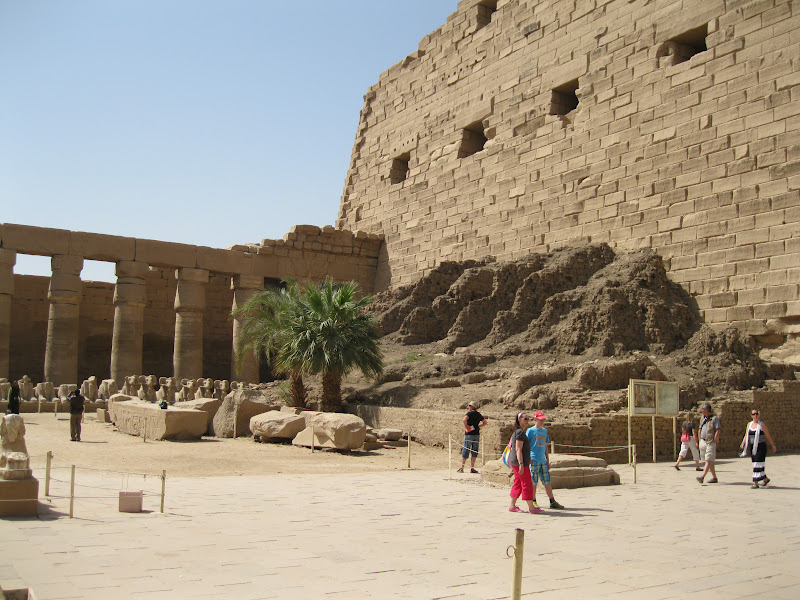 Kaponieeri: Karnakin temppeli