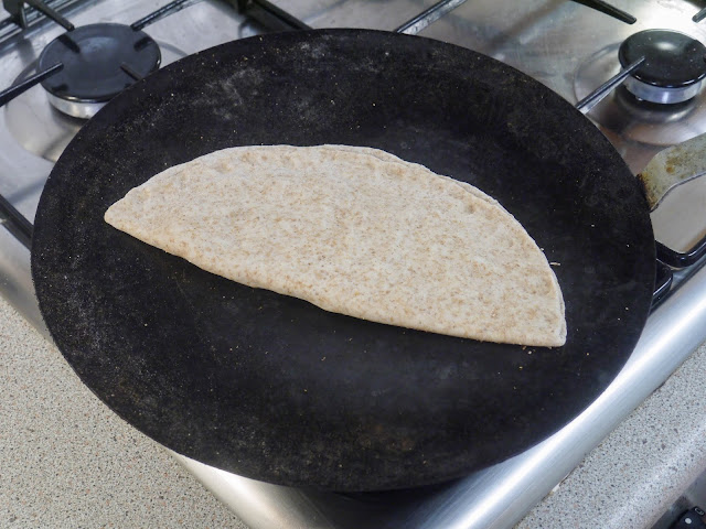 This Muslim Girl Bakes: Cauliflower Chilli Cheese Stuffed Roti.