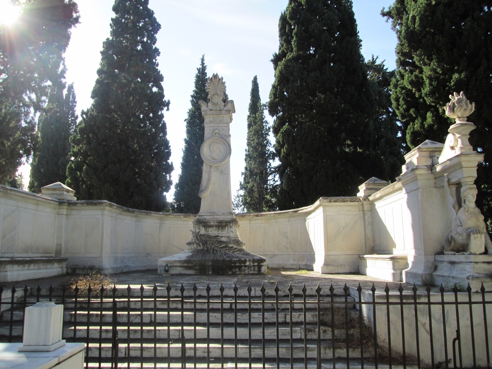 Athens First Cemetery in Greek: ΠΡΩΤΟ ΝΕΚΡΟΤΑΦΕΙΟ ΑΘΗΝΩΝ, Μικρή ...