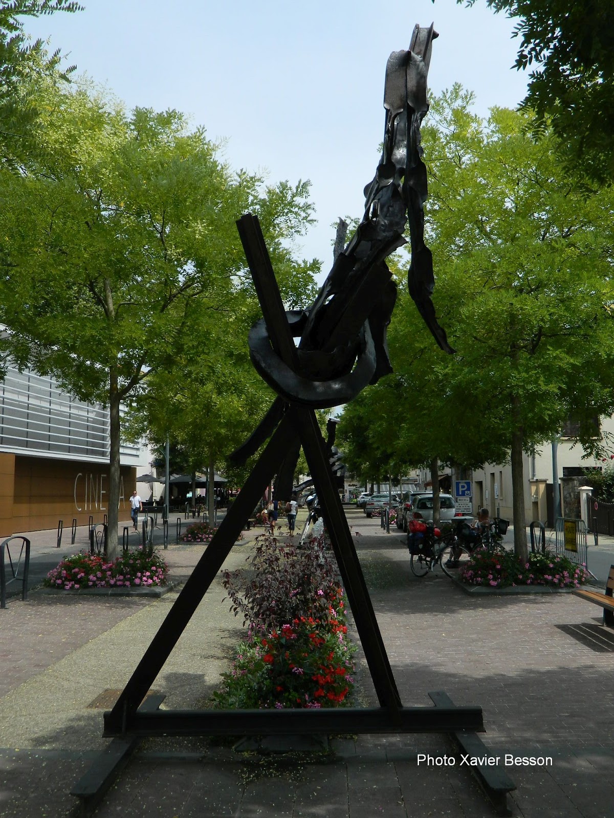 Xavier Besson Sculpteur: Yves GUERIN