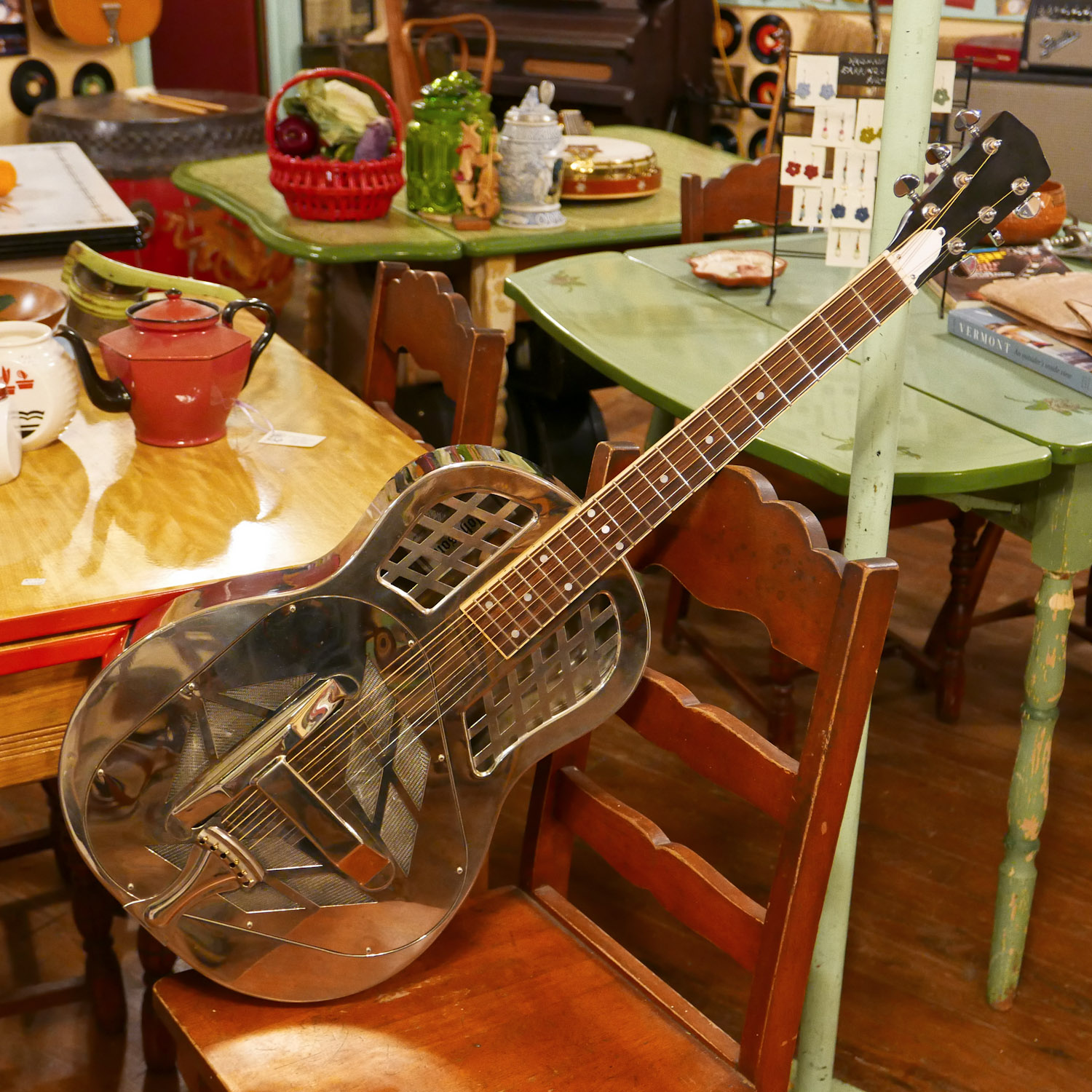 2001 Amistar-made Johnson JM-991 Tricone Guitar