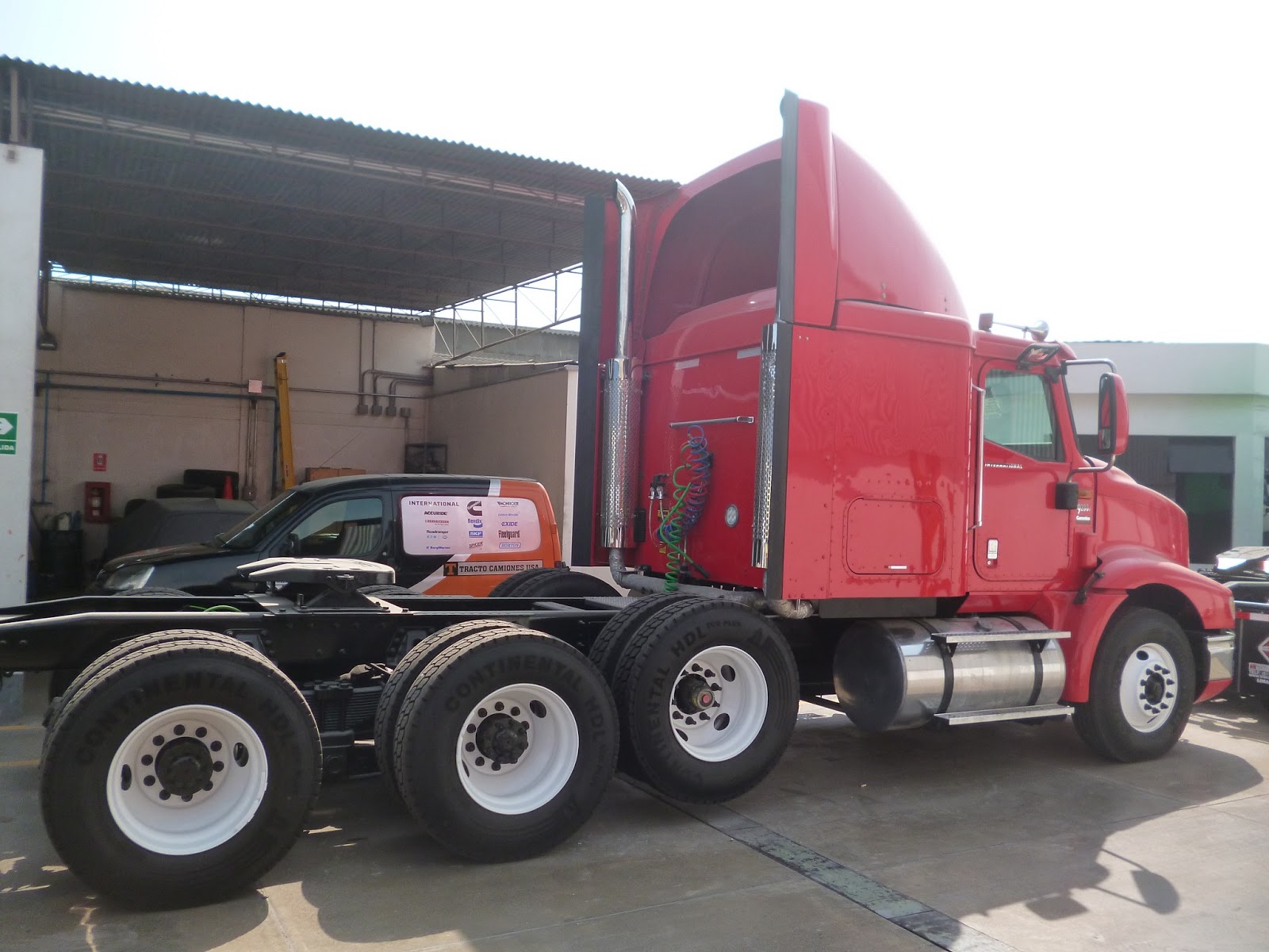 TRACTO-CAMIONES: TRACTOS y REMOLCADORES