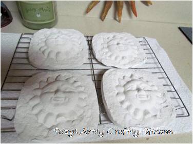 Kids Crafts- Plaster Casting with Sand – Suzy's Artsy Craftsy Sitcom