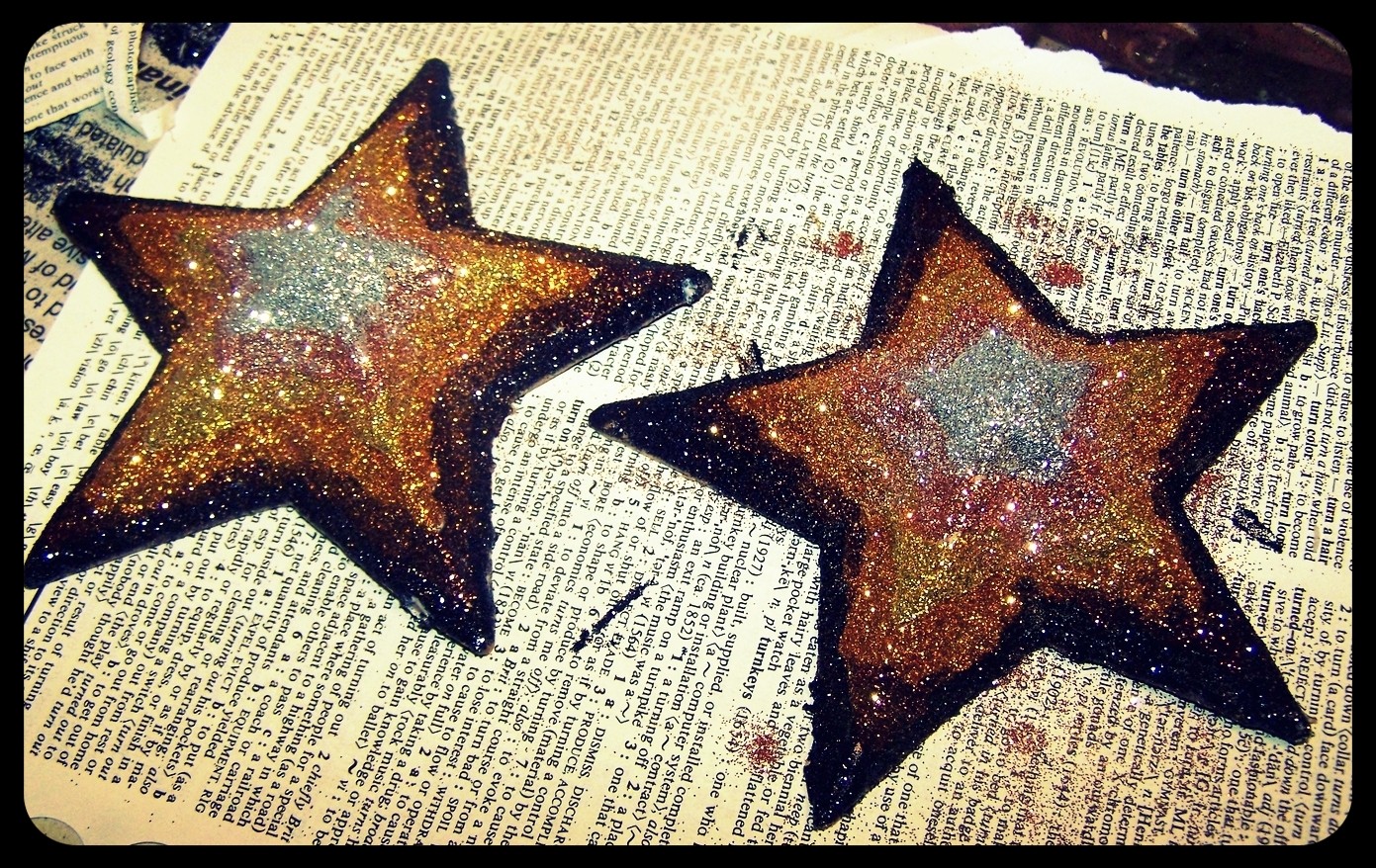 DIY: Shimmering Paper Star Tree Topper | Bona Fide Boho