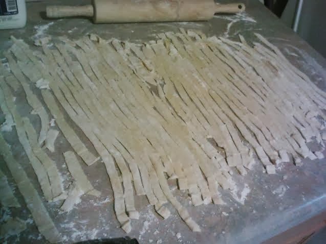 Pennel for your Thoughts: A Well-Fed Newlywed: Homemade Noodles