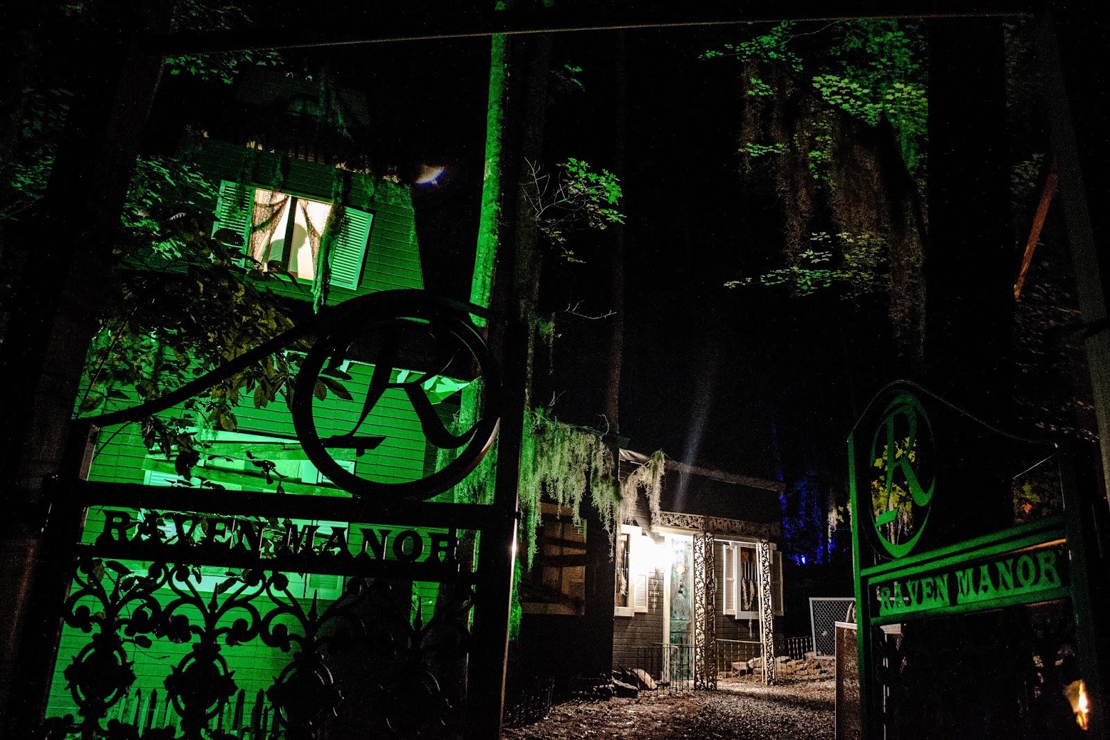 Something wicKED this way comes....: Haunted House Spotlight THE ...