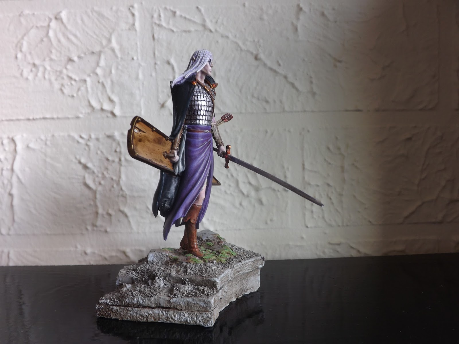 Limited Edition Warhammer models: Busts and Statues - Gilead high elf noble