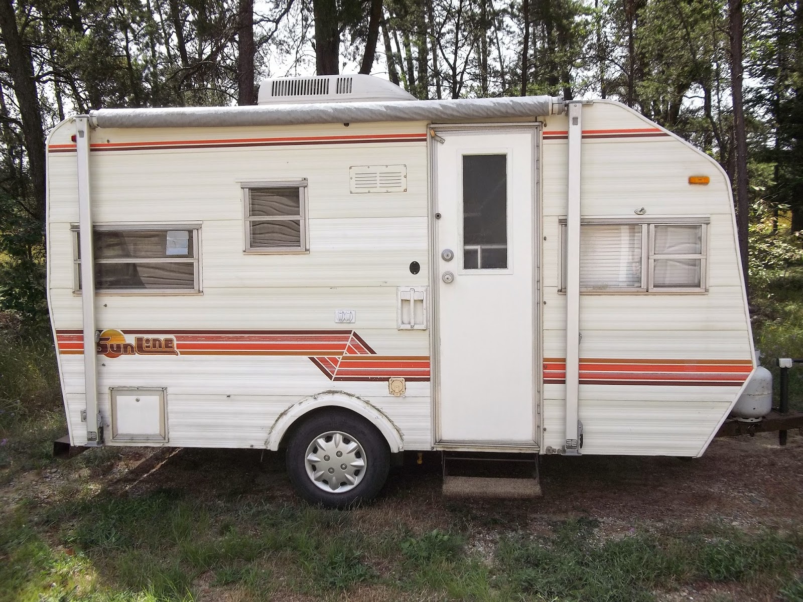 Travel Trailer Renovation: VintageTravel Trailer Redo