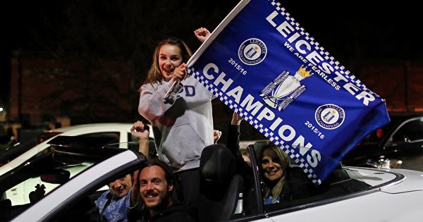 Το Κουτσαβάκι: Οι Βρετανοί ποδοσφαιριστές της 'Lester' γιορτάζουν το ...