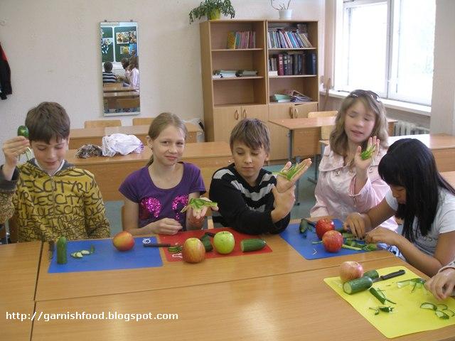 GarnishFoodBlog - Fruit Carving Arrangements and Food Garnishes: My classes