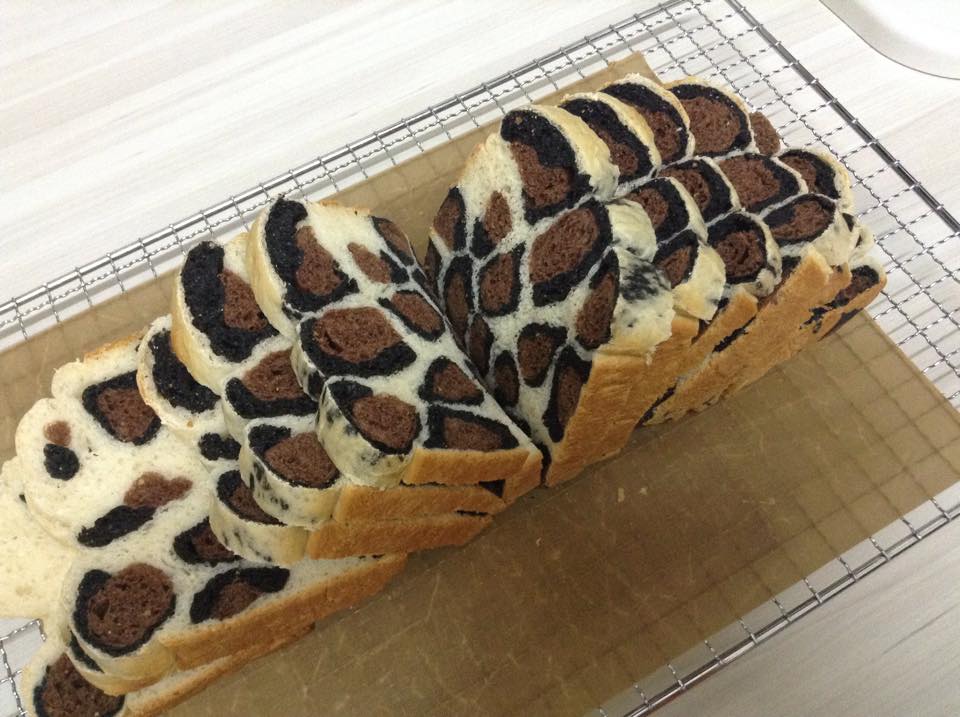 (Complete Recipe) Leopard Print Milk Loaf (Video Recipe) | Daily ...