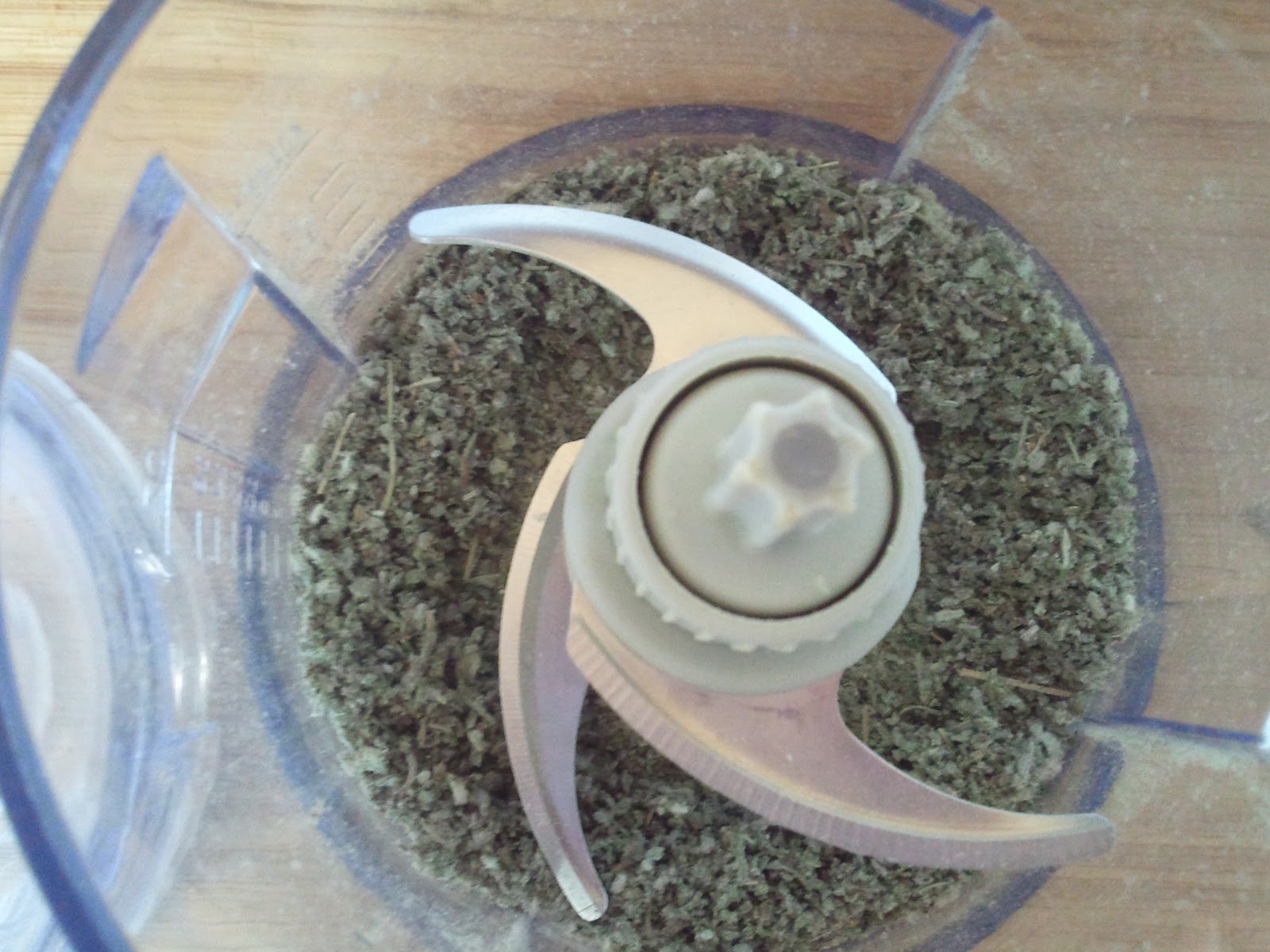 Apt Garden: Make Your Own Freshly Ground Sage in Minutes