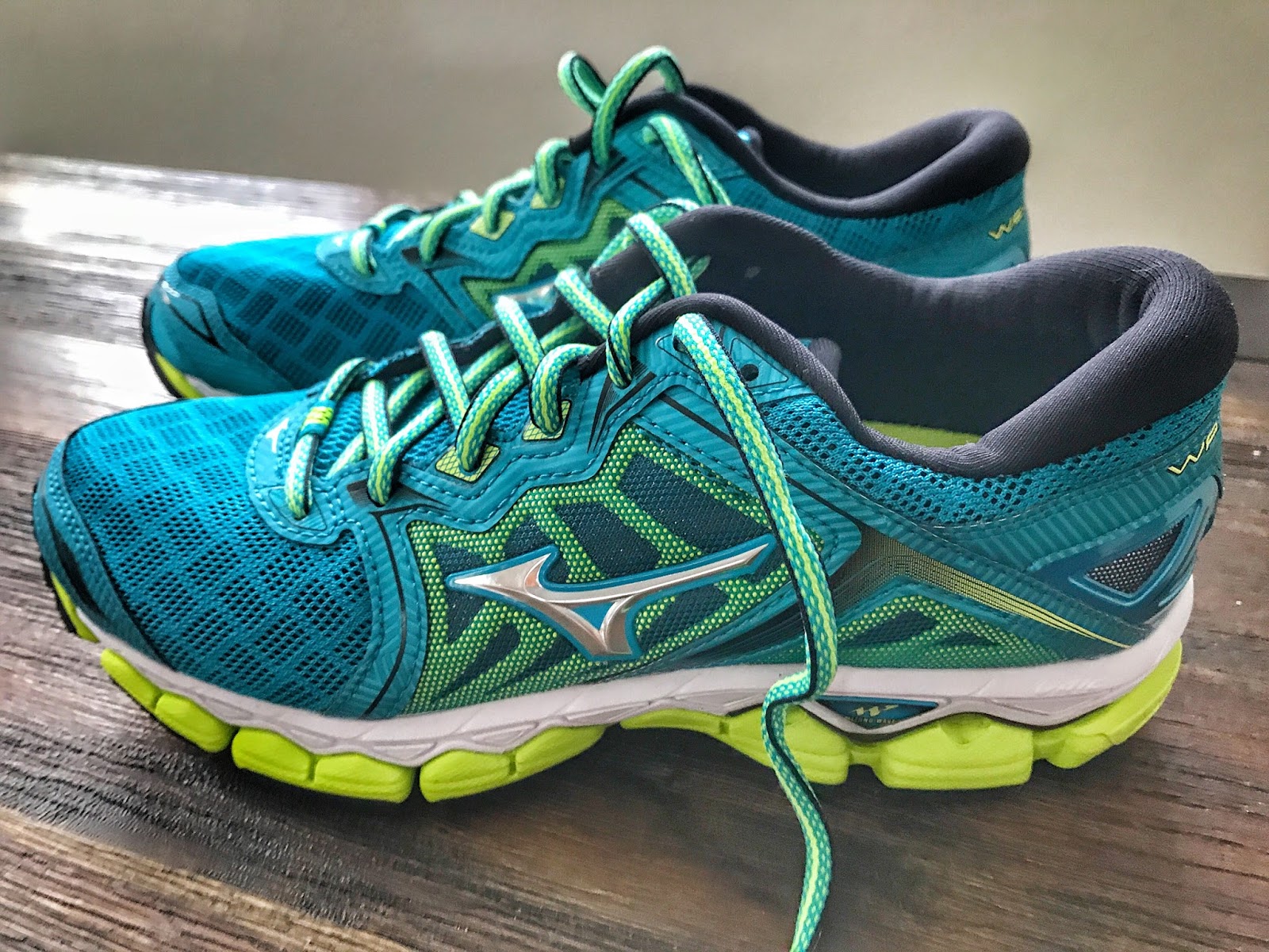 Run-Hike-Play: Mizuno Wave Sky Neutral Shoe Review