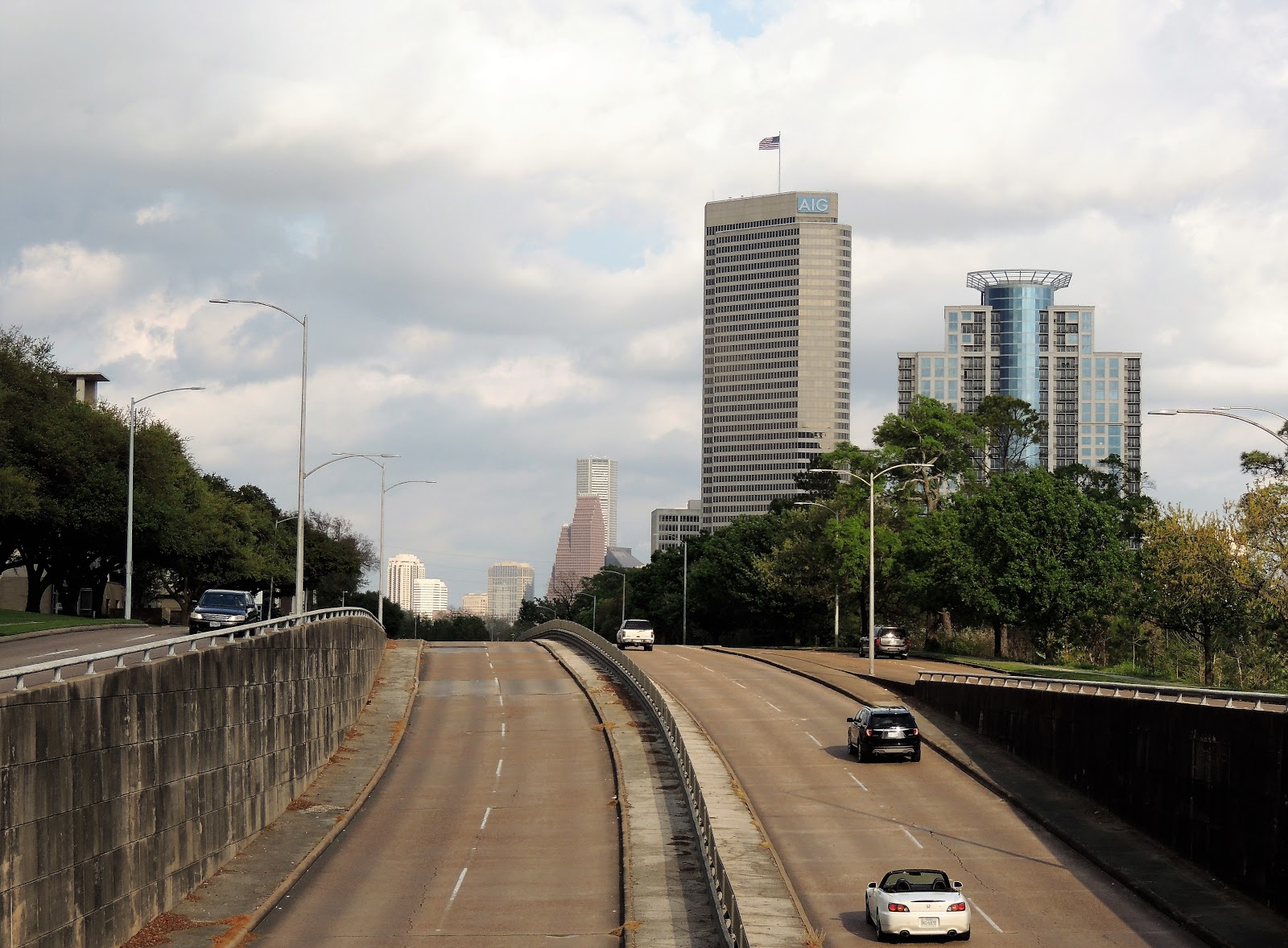 Houston in Pics: AIG Tower seen from Shepherd Drive