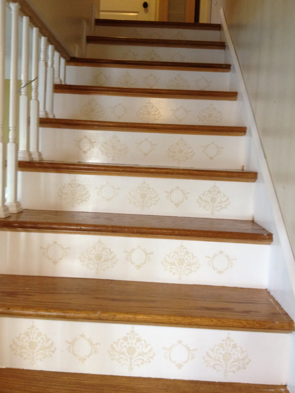 Pinkapotamus: Stenciled Stairs